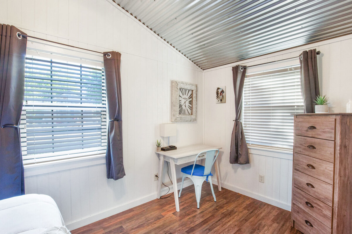 Cabin Rentals – El Castell on the Llano River