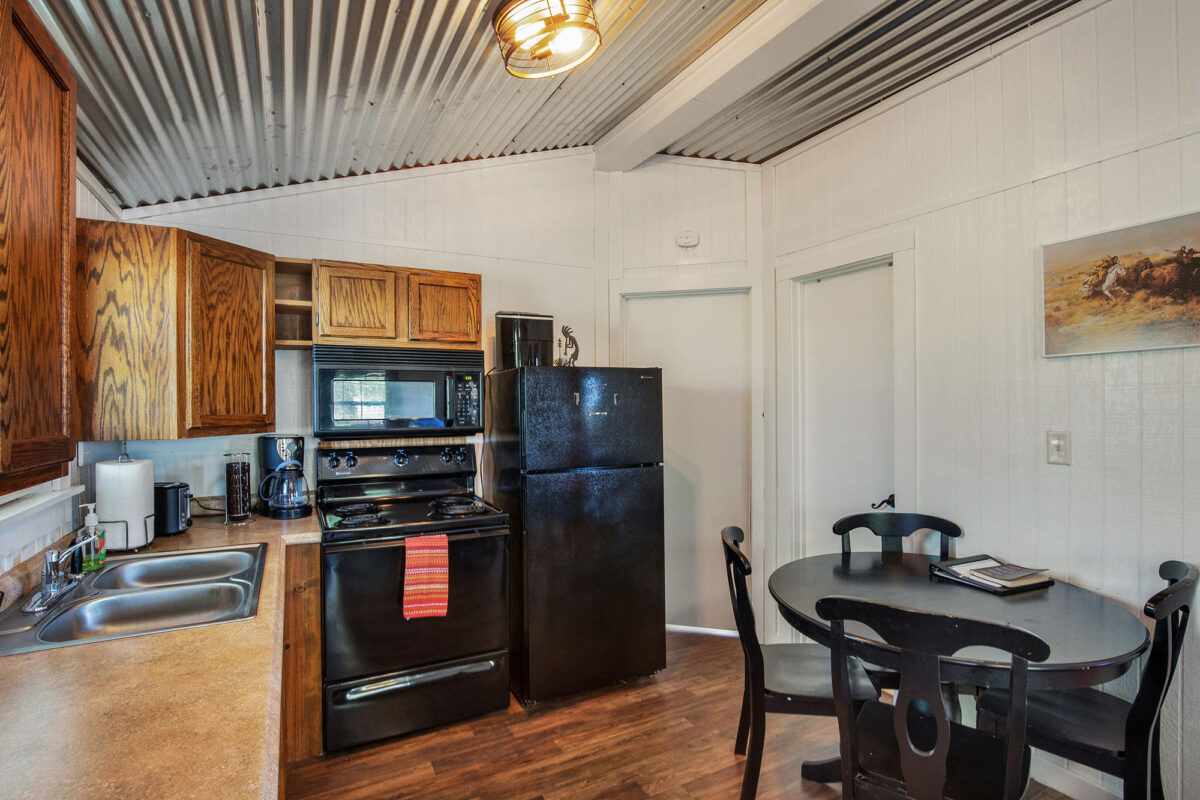 Cabin Rentals – El Castell on the Llano River