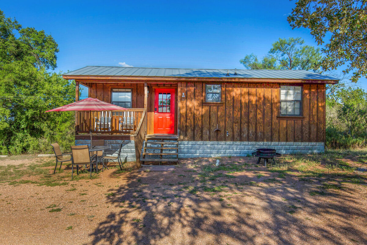Cabin Rentals – El Castell on the Llano River